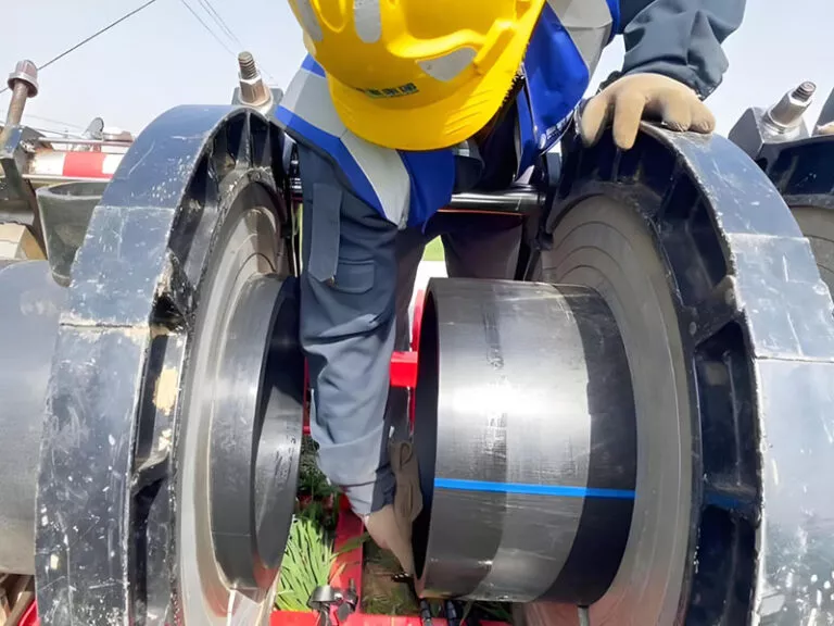 How to connect hdpe pipe to steel pipe - Puhui Industry